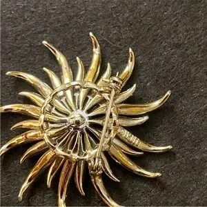 Lisner Jewelry | Jewelry | Gold Lisner Pearl Sunburst Brooch | Poshmark